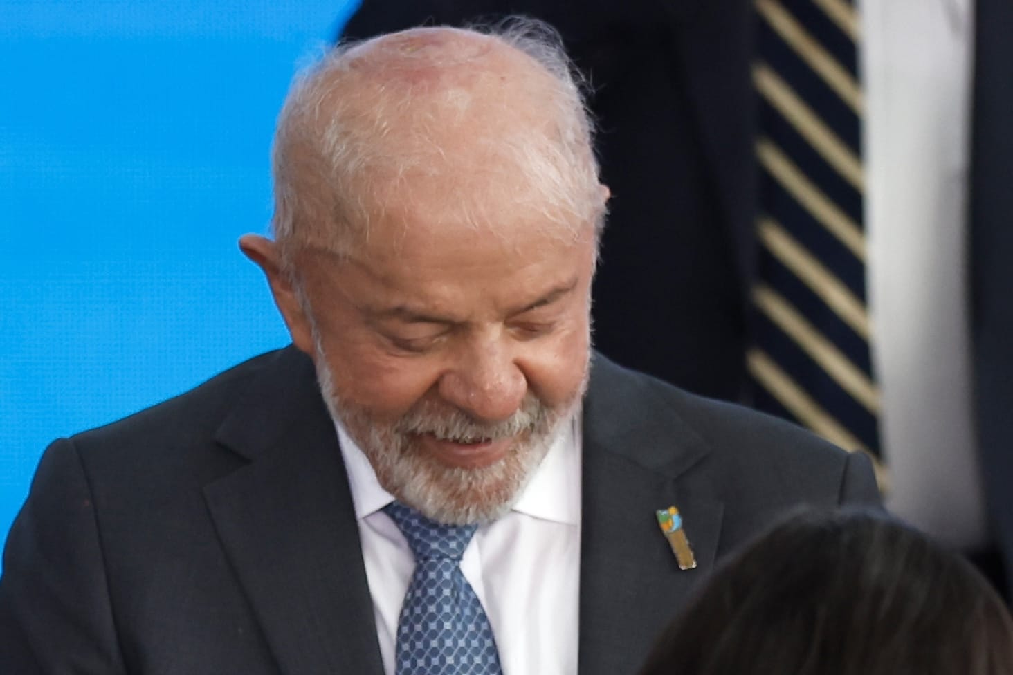 Vídeo: Lula anuncia que está 100% curado de câncer