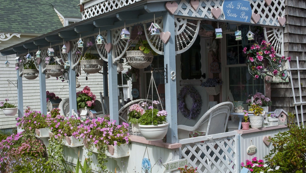 Exploring the craftsmanship of Victorian homes