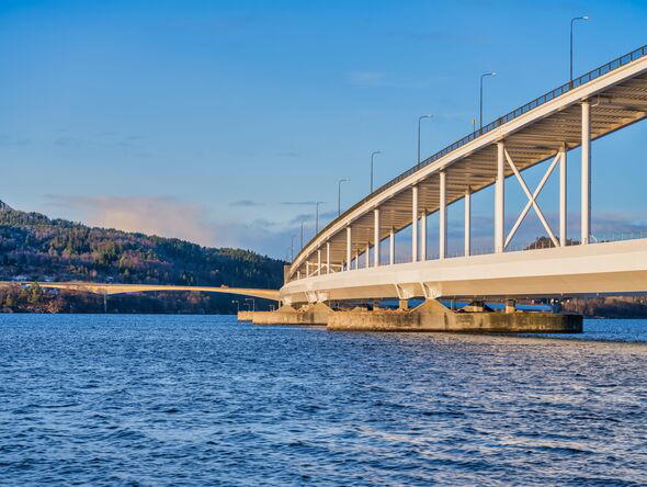 Incredible £72m floating bridge stretches for 1 mile and is set on 10 ...