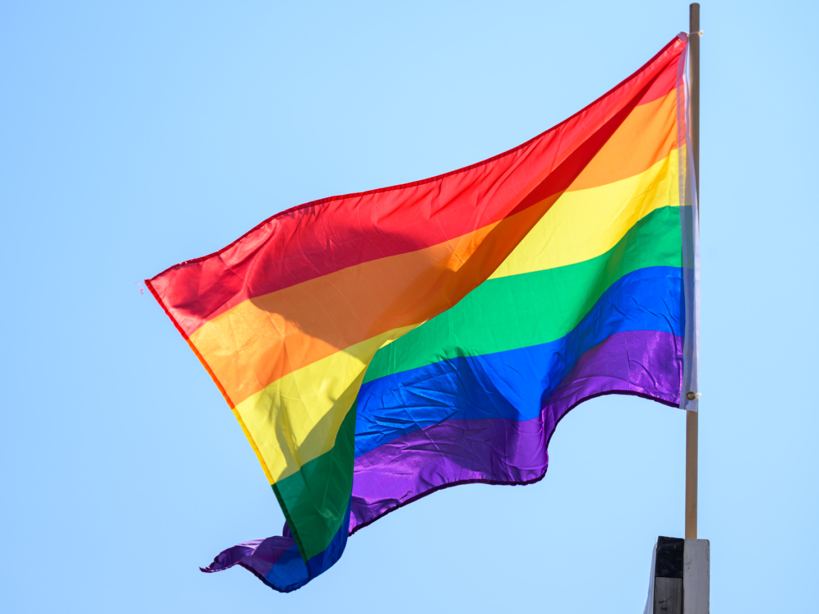 Zehntausende umrunden bei Regenbogenparade Ring trotz Regen