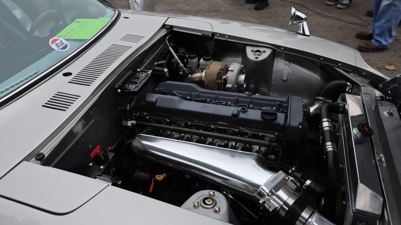 Is this the cleanest custom engine Datsun you have ever seen?