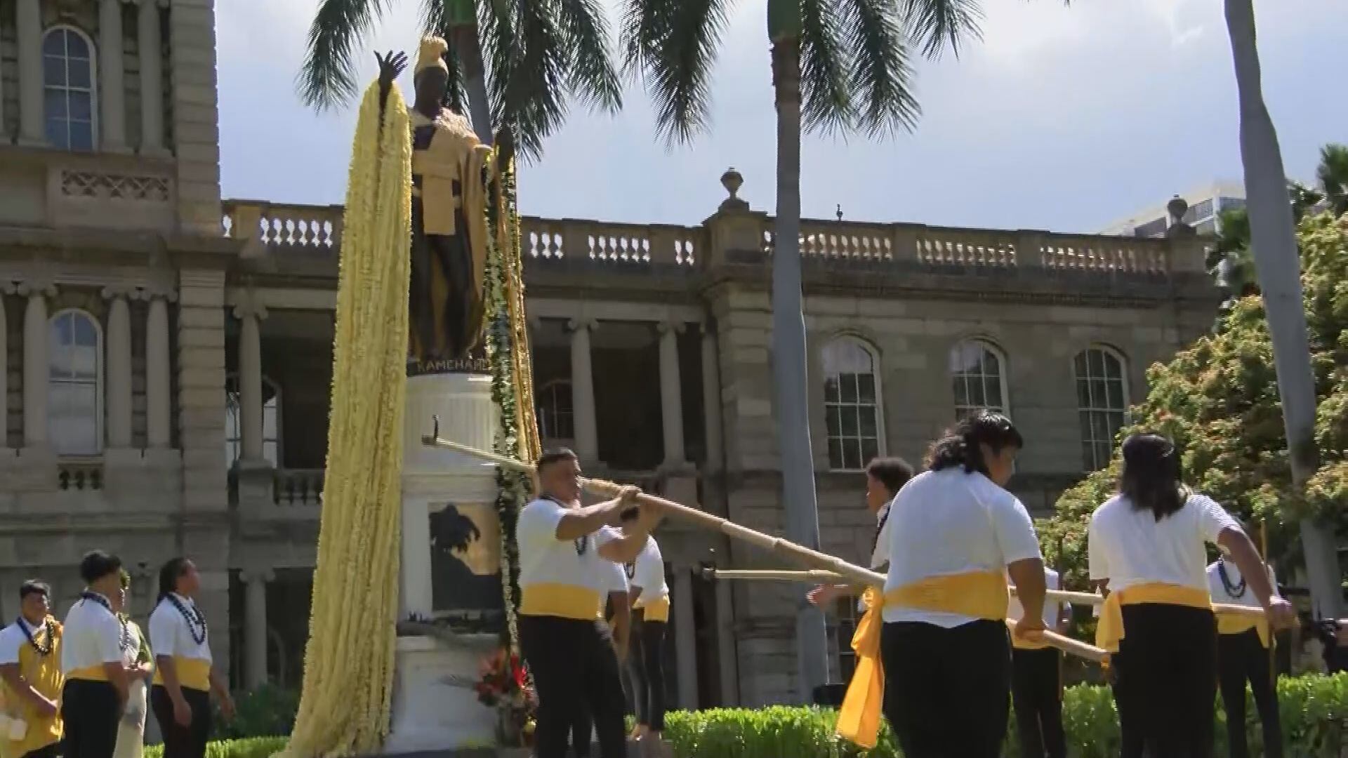 Crowd gathers for King Kamehameha lei draping in downtown Honolulu