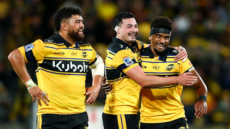 Hurricanes shatter try record to set up mouthwatering grand final