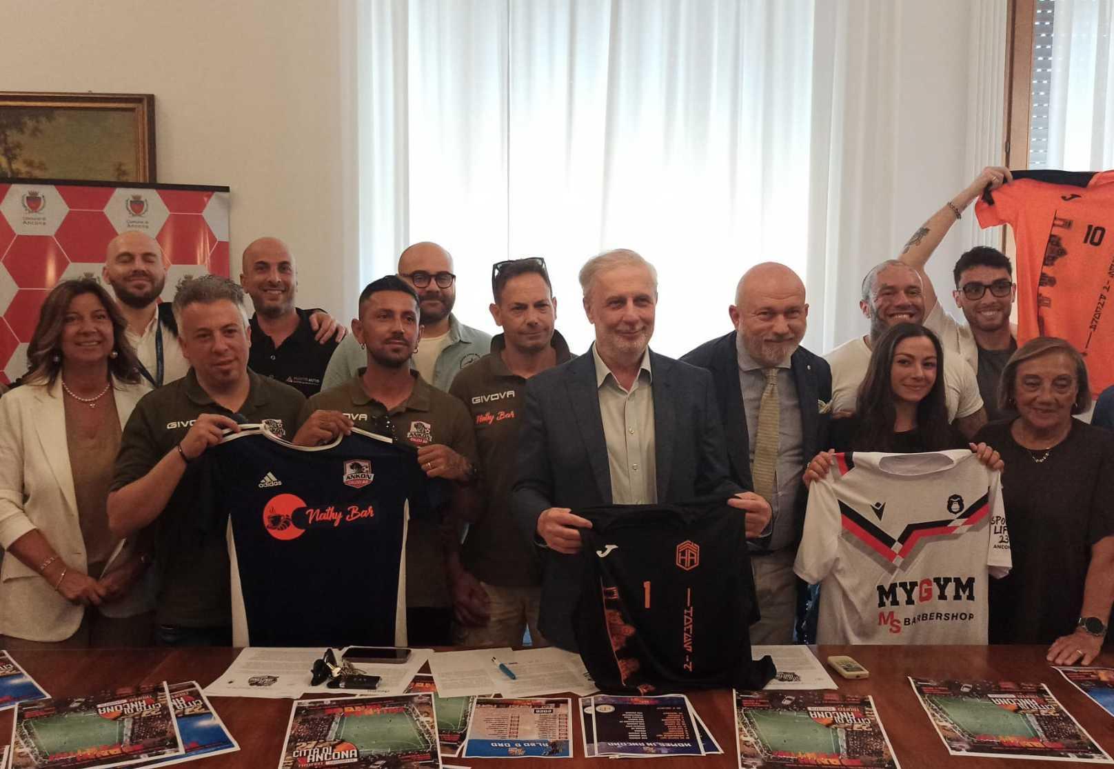 Torna il futsal in piazza Pertini. Torneo con formula Champions ...