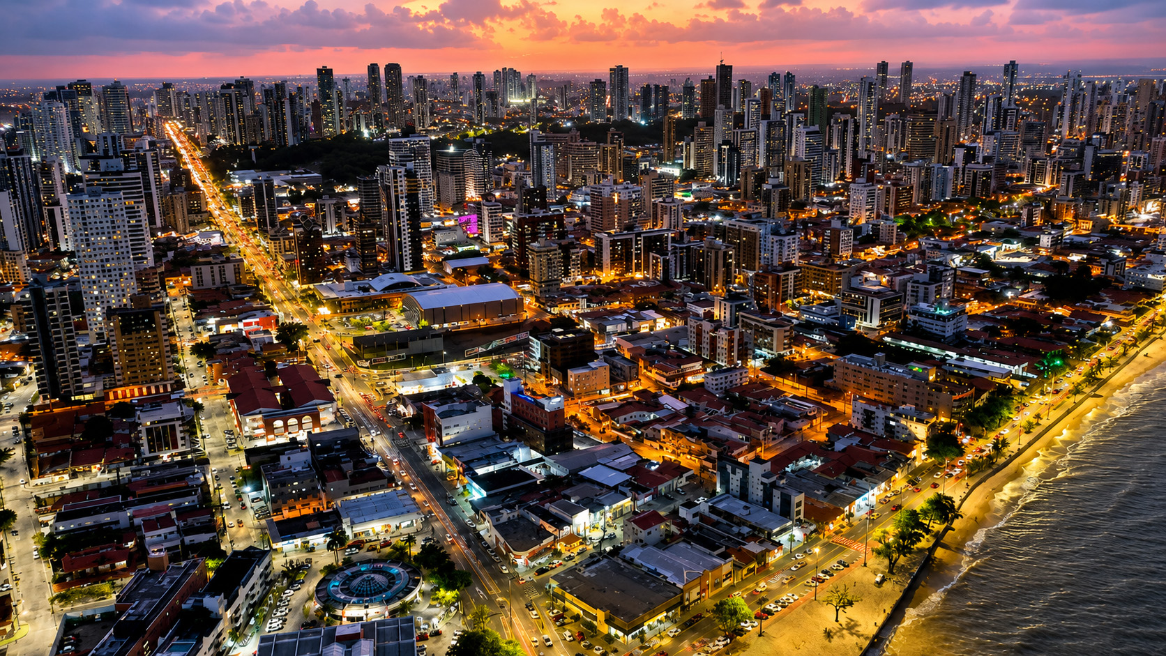 Skyline costeiro de João Pessoa, onde o sol nasce primeiro nas Américas