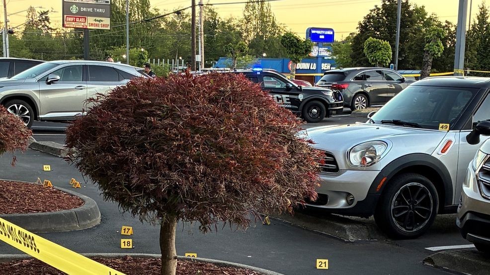 Juvenile wounded in Lynnwood shootout outside busy shopping center