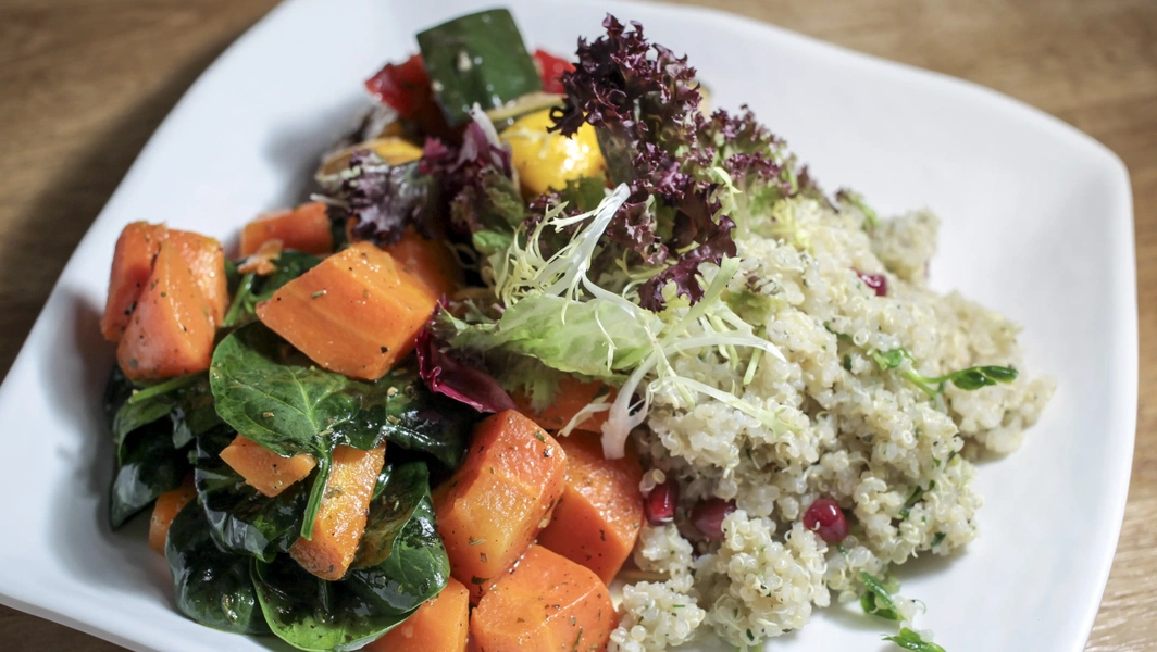 15 fresh and flavorful summer dinner salads