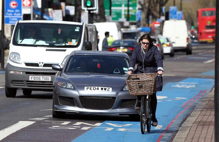 Motorists risk £100 fine and points for breaching Highway Code traffic ...