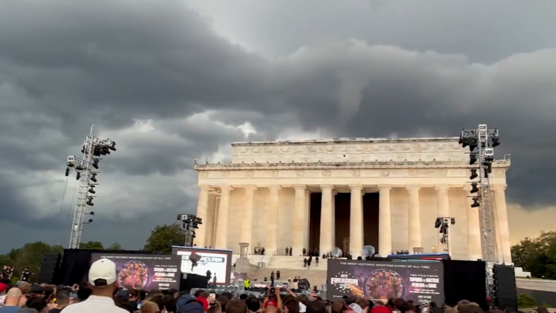 Thunderstorms delay press conference for the White House UFC event