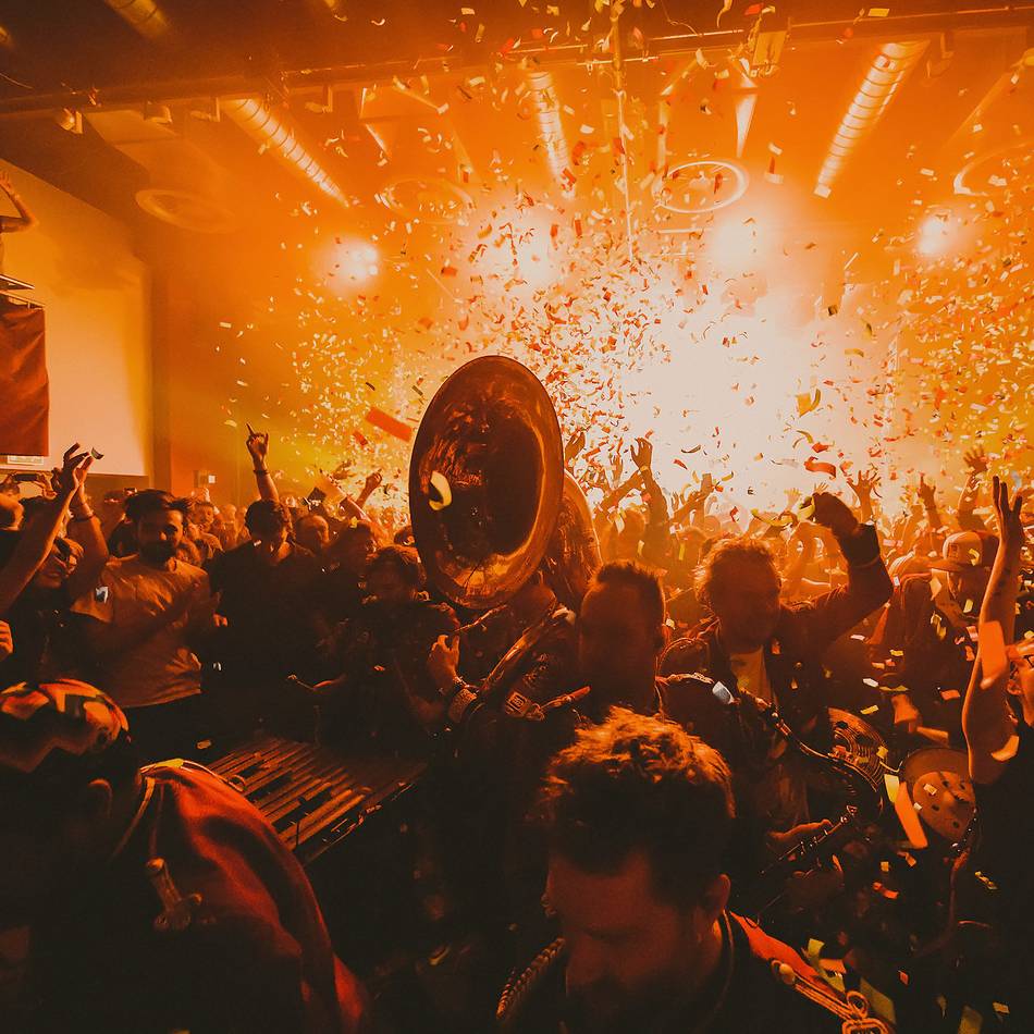 Meute bringt Techno mit Blasmusik vor die Porta – wie das zusammenpasst