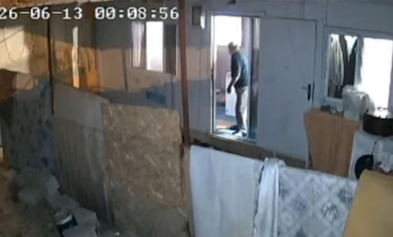 Gaziantep’teki 4.6’lık deprem anı güvenlik kameralarında