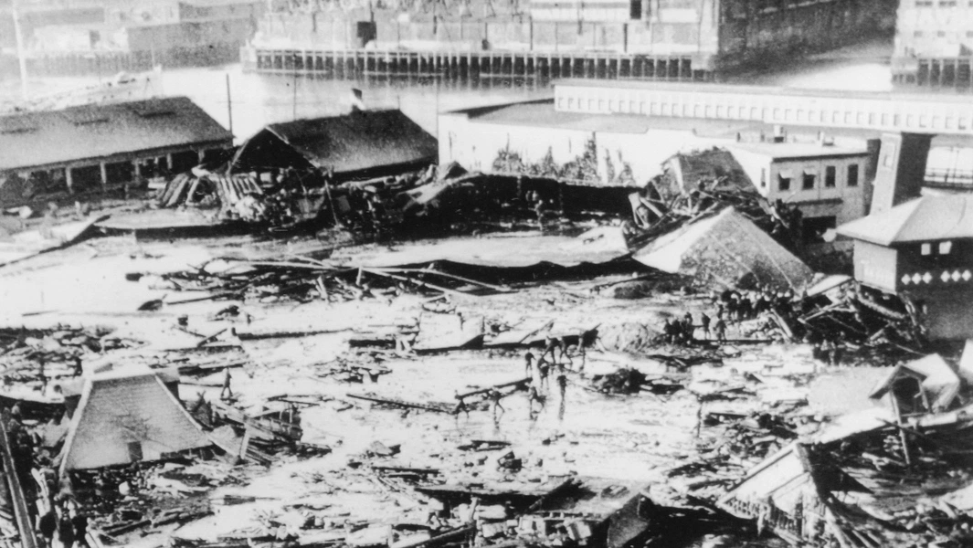 10 rare historical photos that shift perspective