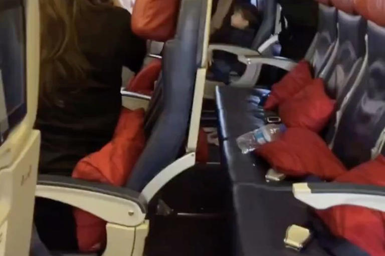 Radar mast pole tears into 777 plane landing in Turkey