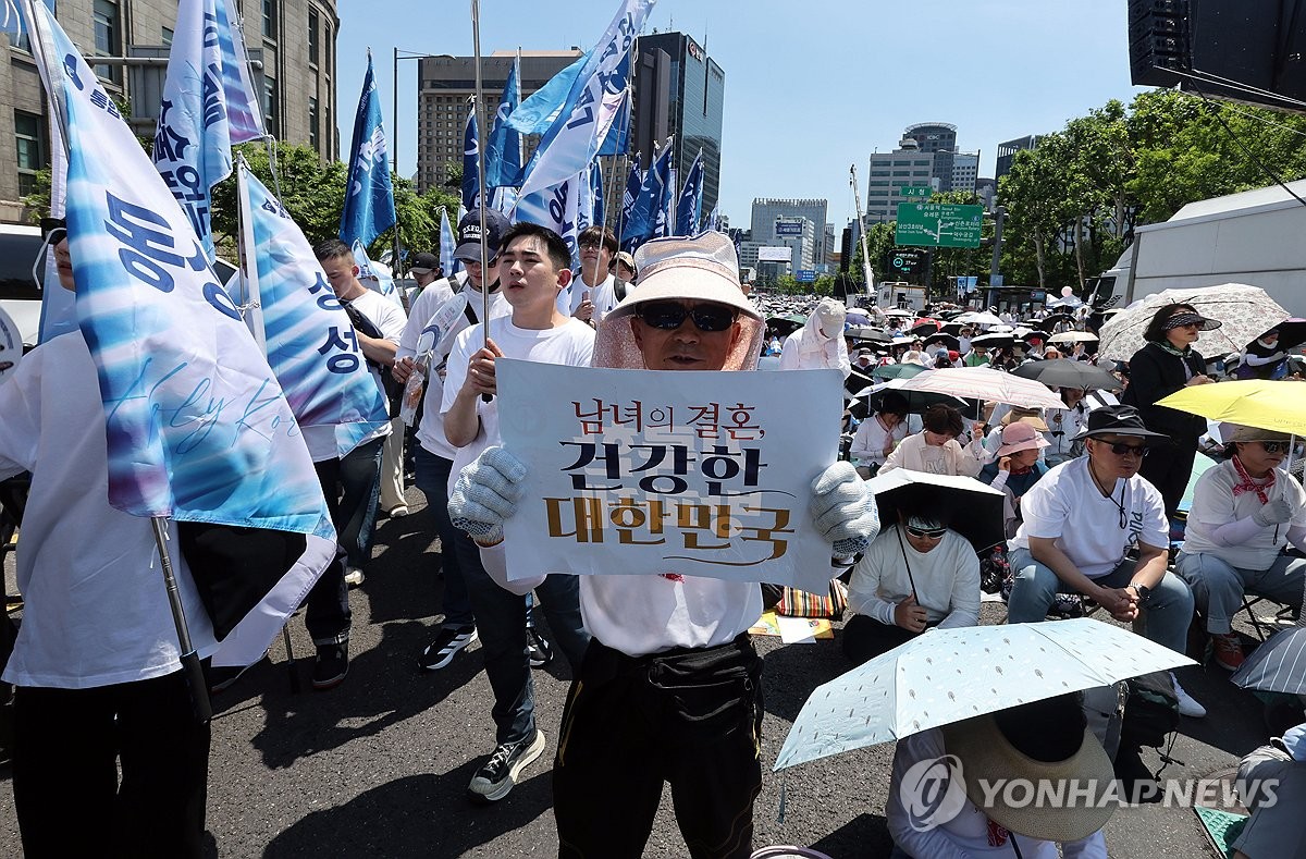 Protestors against Seoul Queer Culture Festival