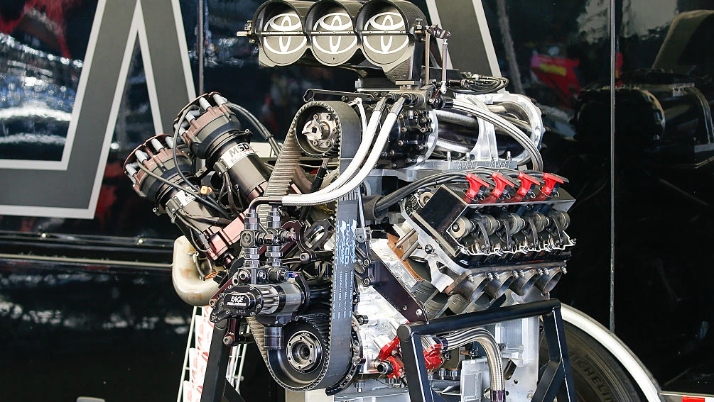 8 iconic and infamous car engines