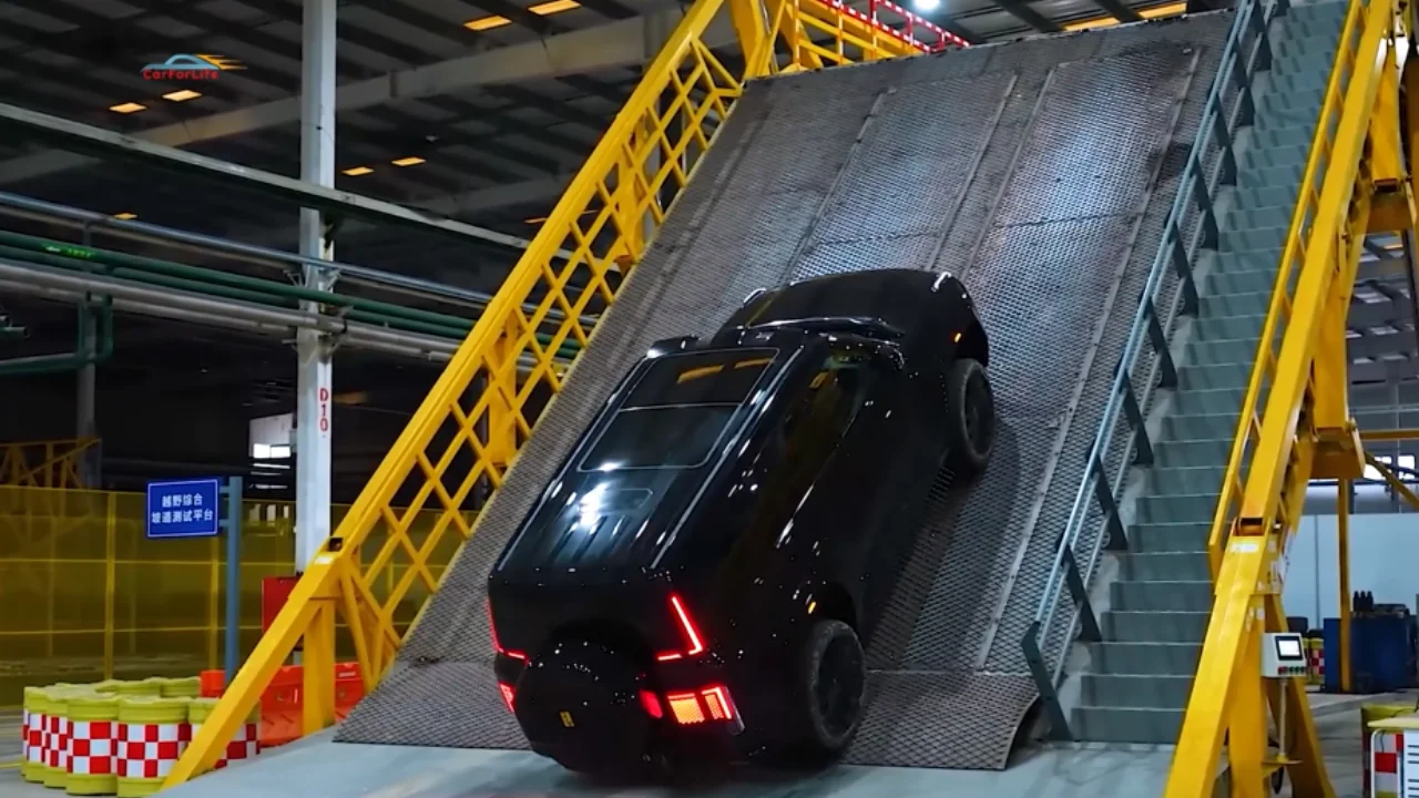 Chinese EV BYD Yangwang U8 shows off its insane off-roading ...