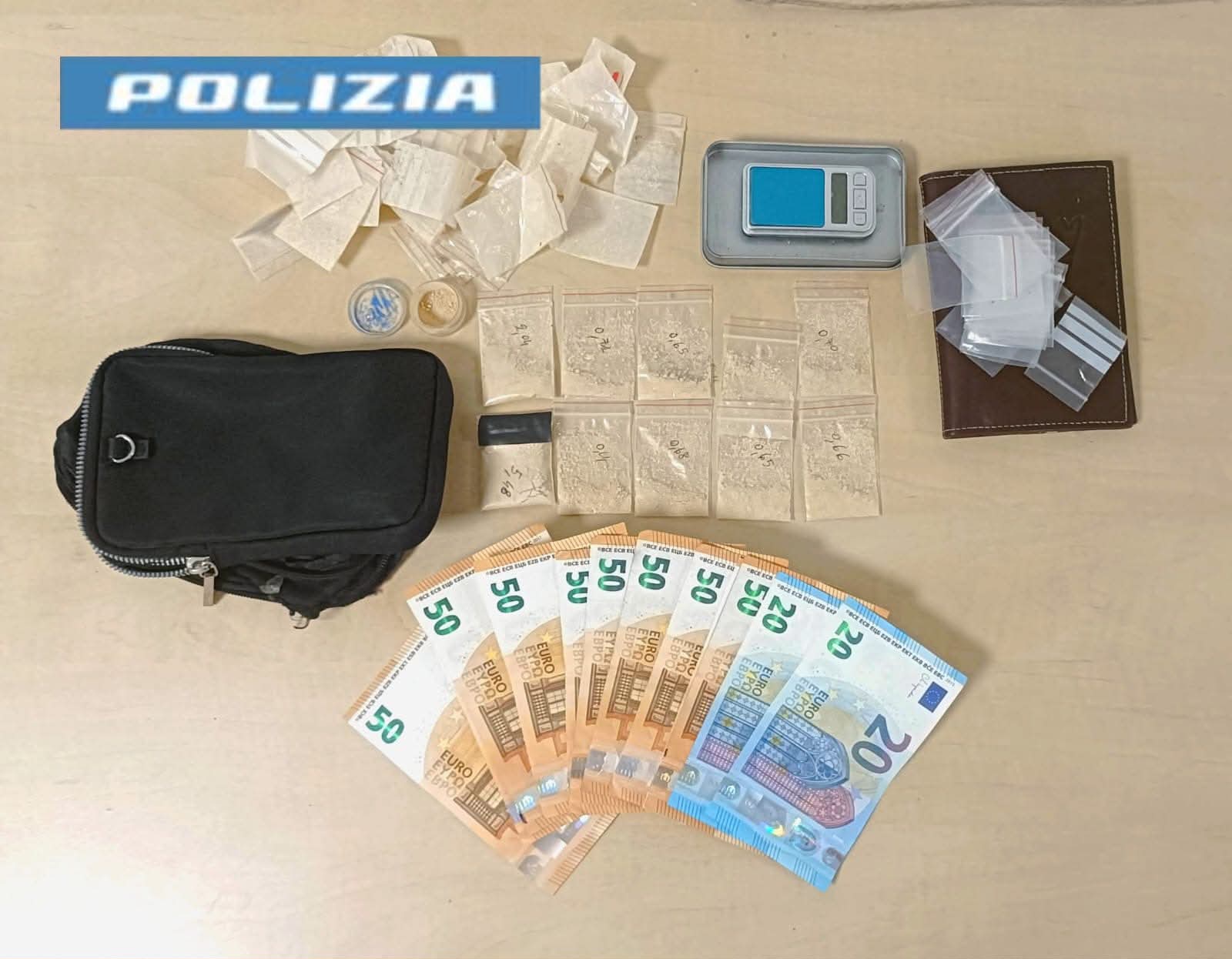 Monza, getta della droga sintetica e in casa ne ha altra: arrestato un ...
