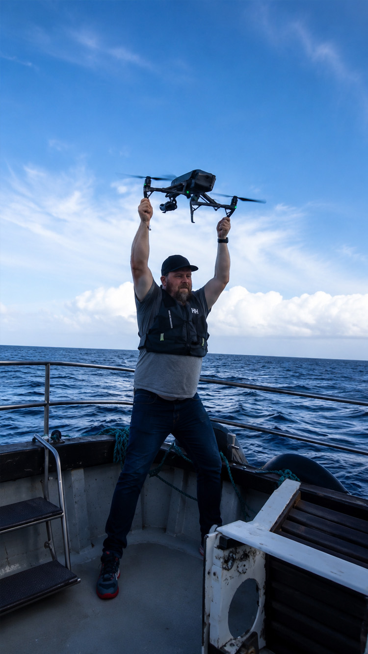 El dron pierde el control en el último momento del aterrizaje