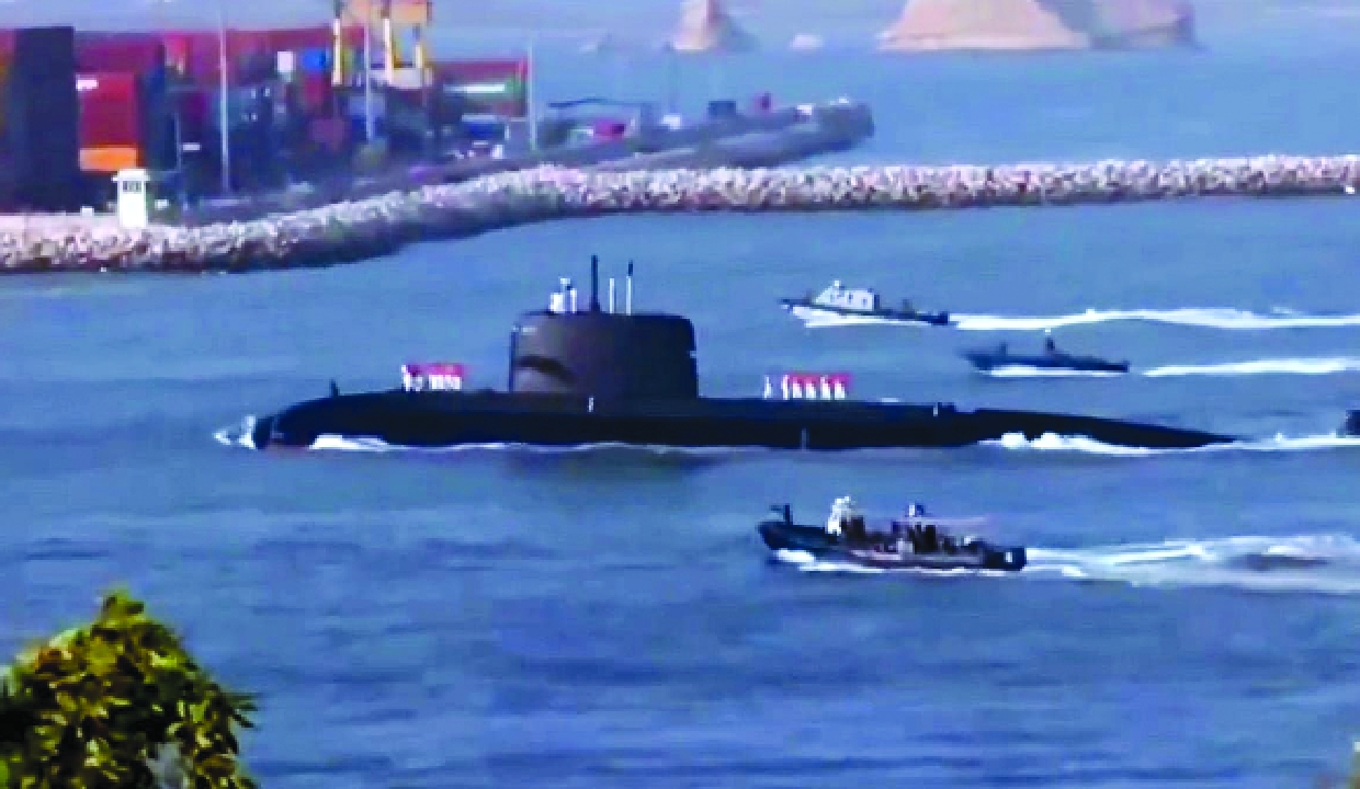 Pakistan welcomes submarine at Karachi port