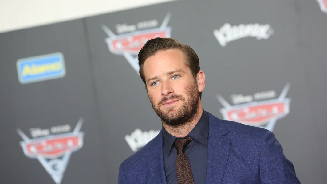 9 of Hollywood's tallest leading men