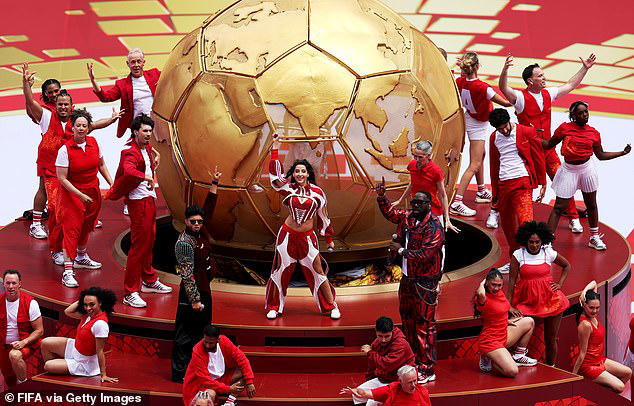 World Cup breakfast: The Beckhams cheer on the USA, opening ceremony ...
