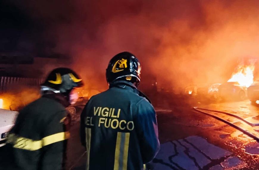 Inferno di fuoco alle porte di Roma: c’è una vittima tra le macerie di ...