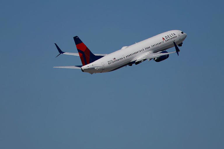 Major flight diverted after mysterious 'odour' starts leaking from the ...