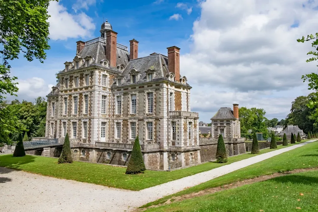 Inside a $112M Tampa estate with a 20-car gallery, bowling alley, and ...