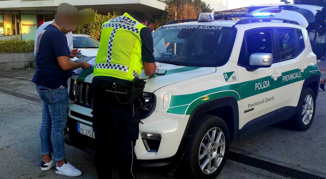 Stretta contro i parcheggiatori abusivi nell'area vicina alla Reggia di ...