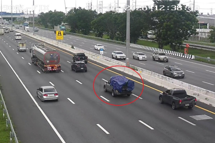 Screws spilled on motorway leave motorists seeking repairs