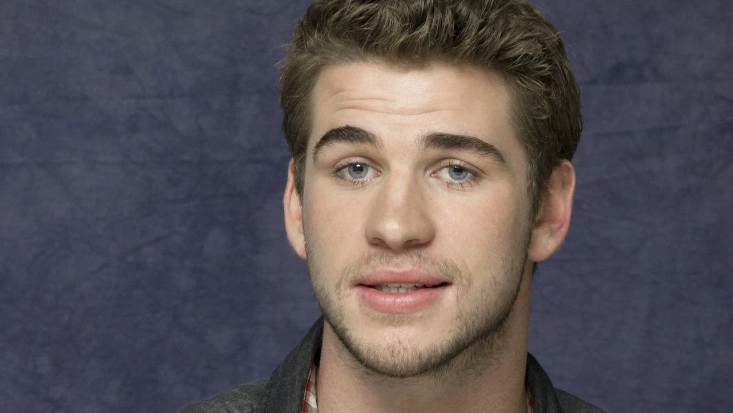 9 of Hollywood's tallest leading men