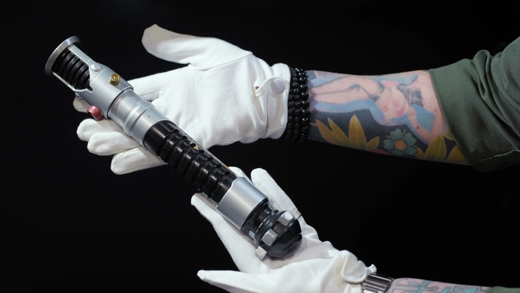 6 iconic movie props featured on Pawn Stars