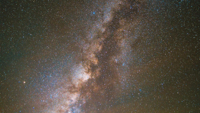 There may be more than 100 billion planets in the Milky Way alone