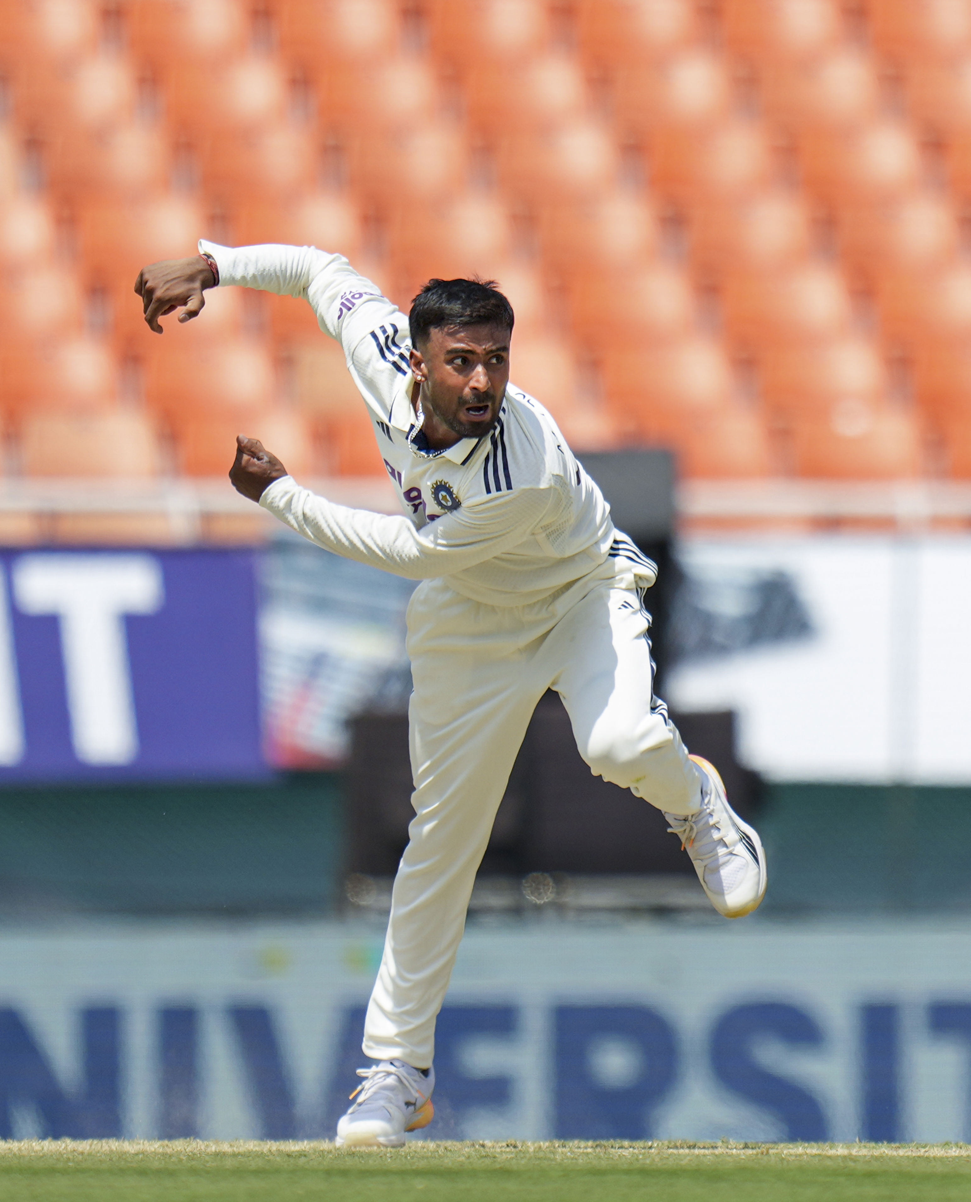 Suthar strikes twice on Warwickshire debut in County Championship