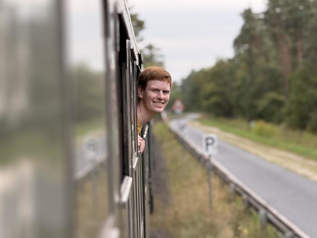 Lebt seit Jahren im Zug: Er (19) weiß, was sich bei der Bahn ändern ...