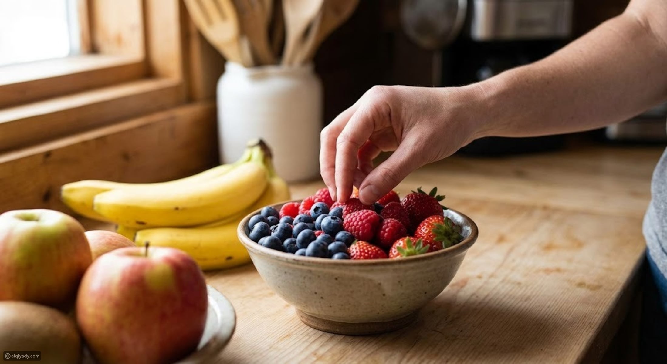 The surprising fruit you should always eat with cottage cheese