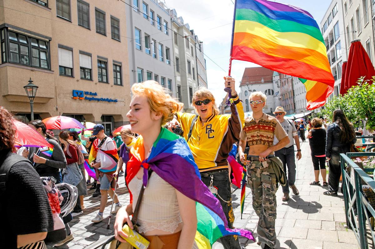 Tausende Teilnehmer, gute Stimmung: So läuft der Christopher Street Day ...
