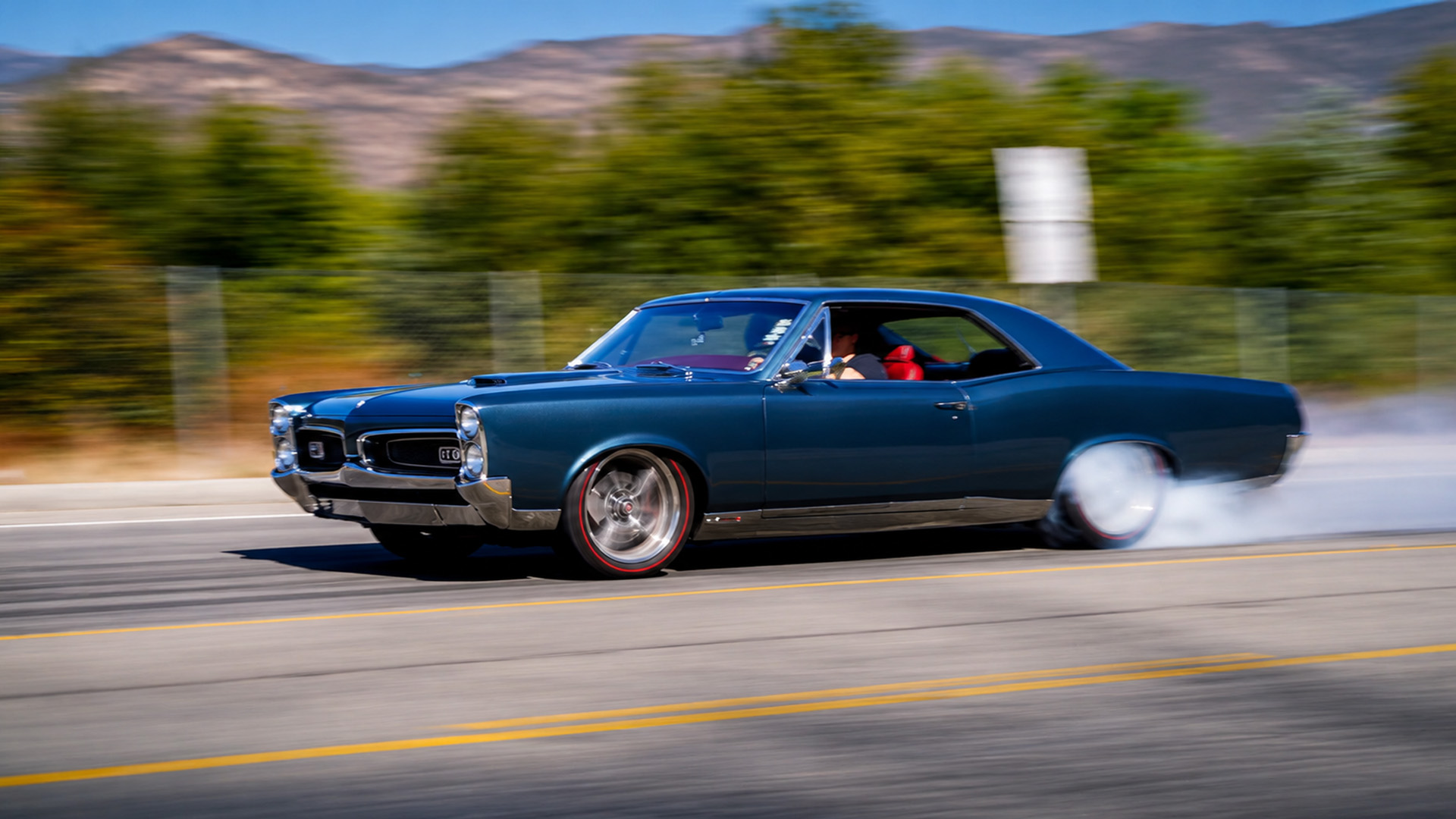 1100HP classic Pontiac GTO brutal burnout on public road