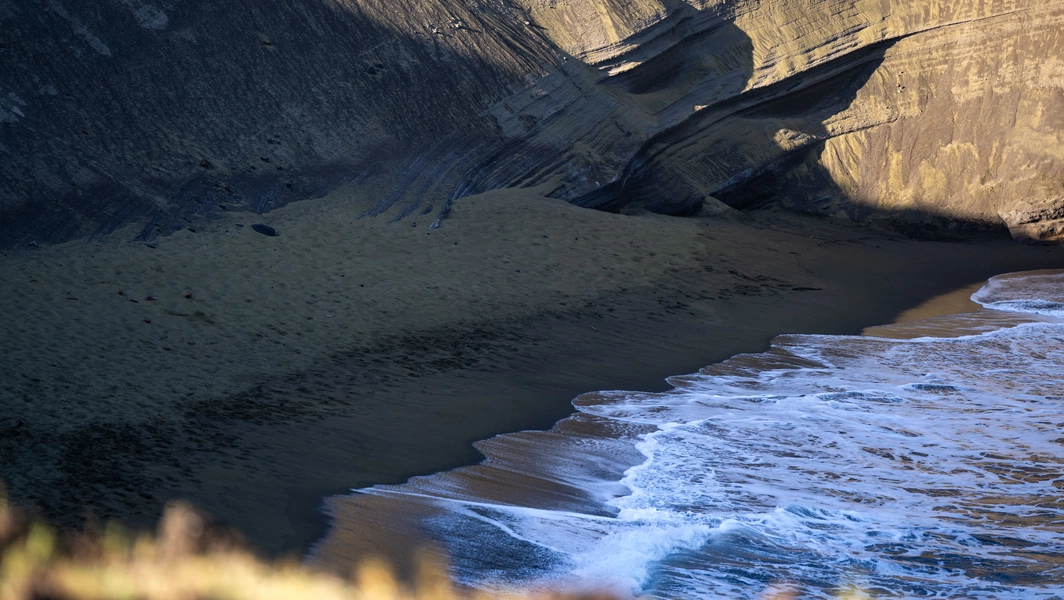 12 beaches with strikingly colored sands