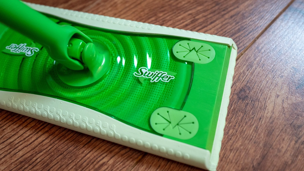 6 reasons to replace Swiffer with eco-friendly alternatives