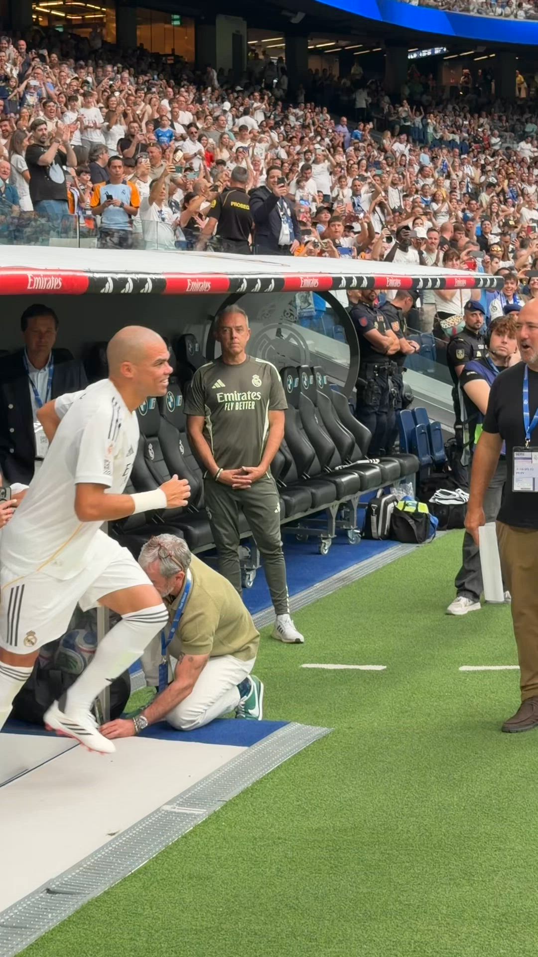 Ovación brutal a Pepe en el Bernabéu: ¿Será parte del staff de Mourinho?