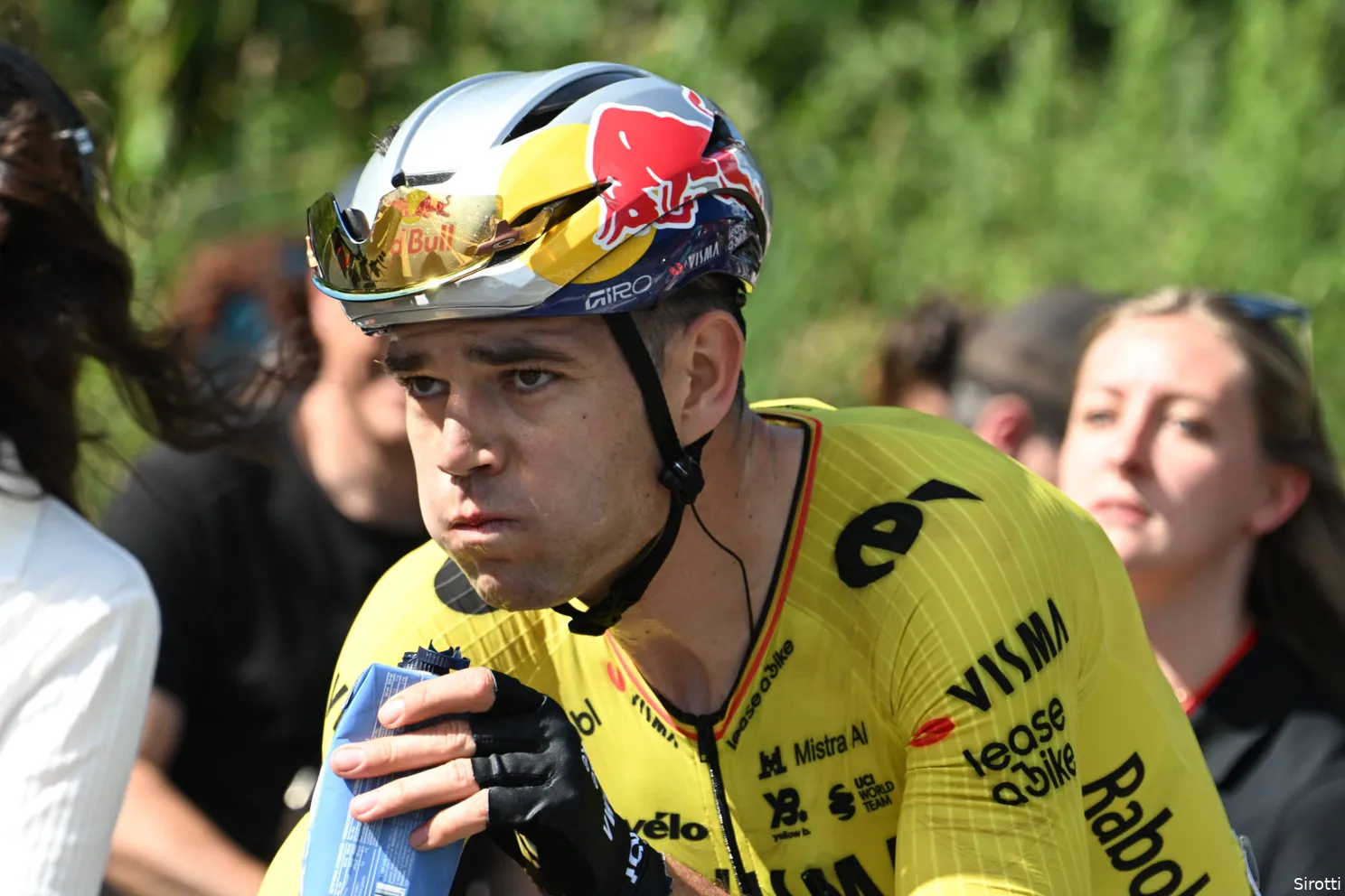 Worst-case scenario Wout van Aert komt uit: wond elleboog ontstoken ...