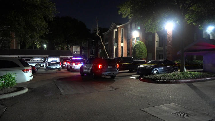 Woman found dead at West Houston apartment complex