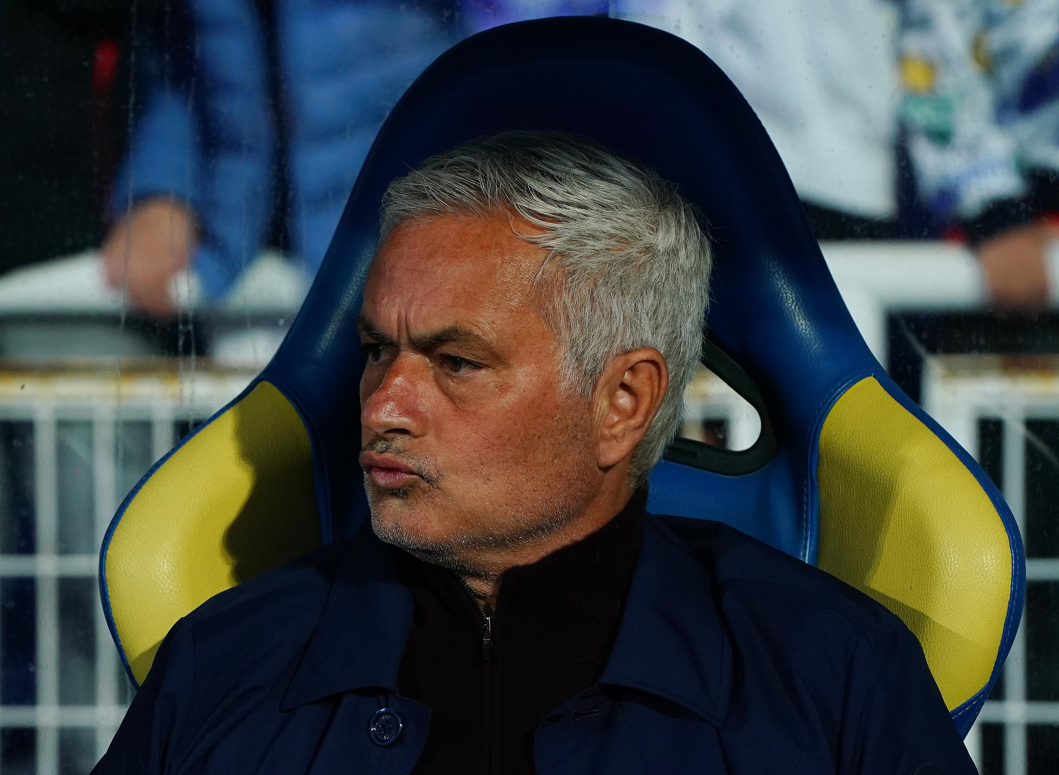 Mourinho wants Real Madrid to sign a left-back, unsure about Carreras ...
