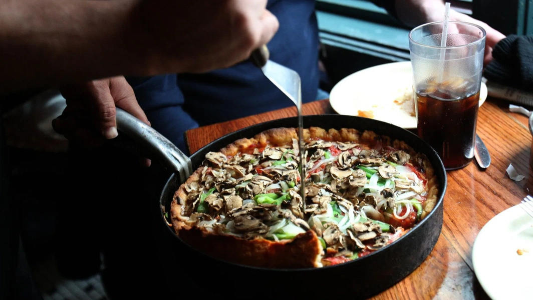 6 iconic foods that define Chicago