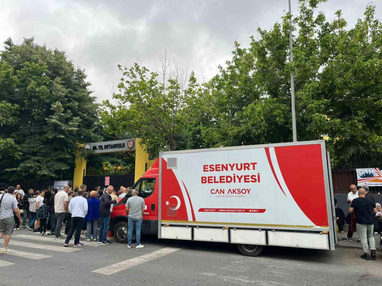 LGS’de zamana karşı yarış: Esenyurt zabıtası öğrenciyi sınava 30 saniye ...