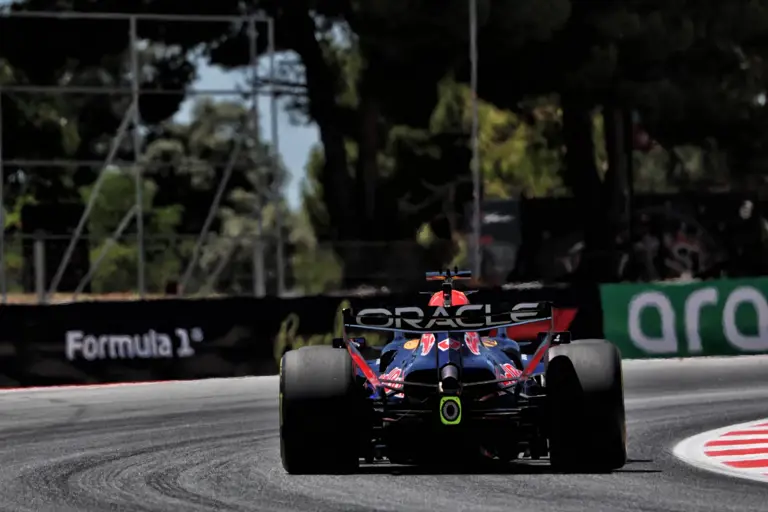 Nicholas schrikt van gedrag Red Bull-auto: "Dat was echt absurd"
