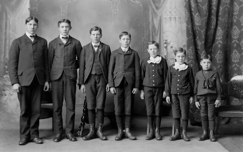 How birth order quietly shapes who we become