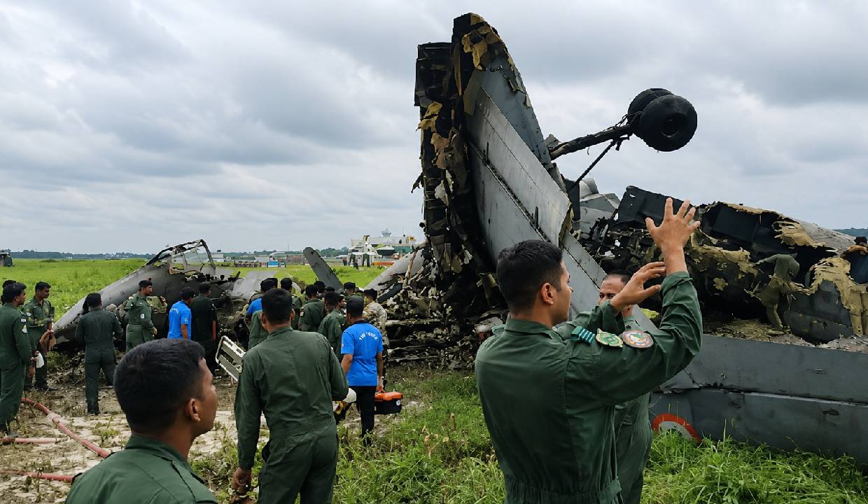 5 personnel feared dead in IAF AN-32 aircraft crash during landing in ...