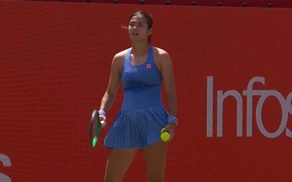 Emma Raducanu match interrupted after 26 minutes as players left ...